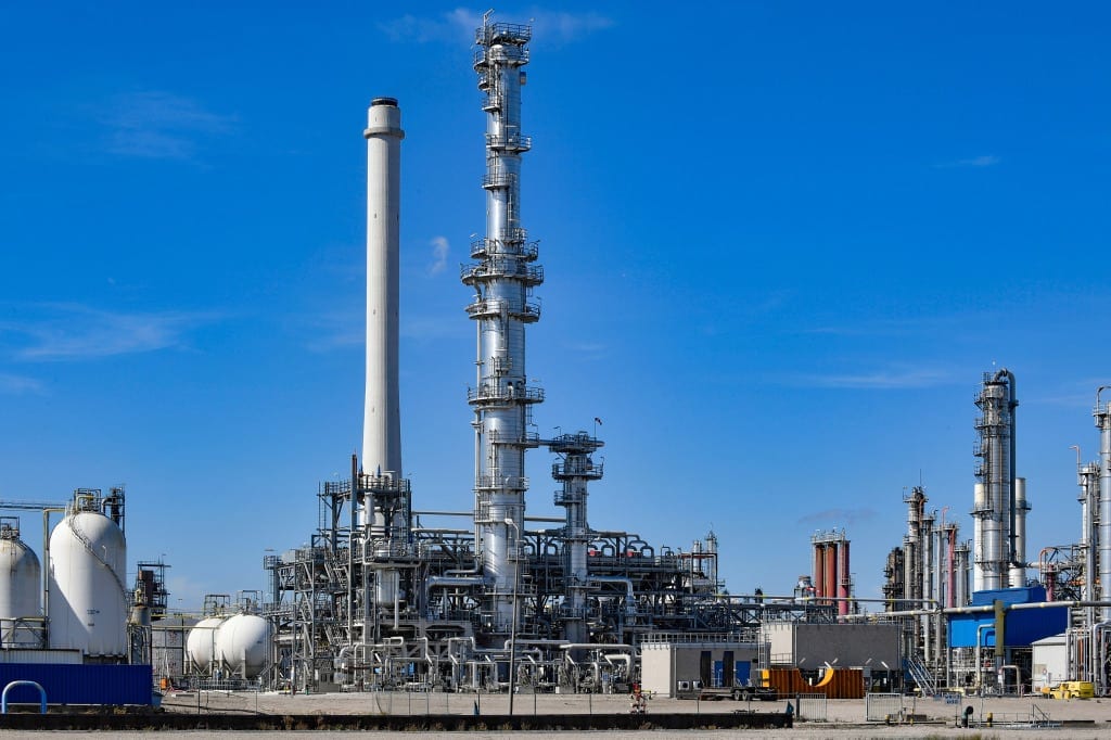 Shell starts new aromatics unit at Pernis petroleum refinery - Chemical ...