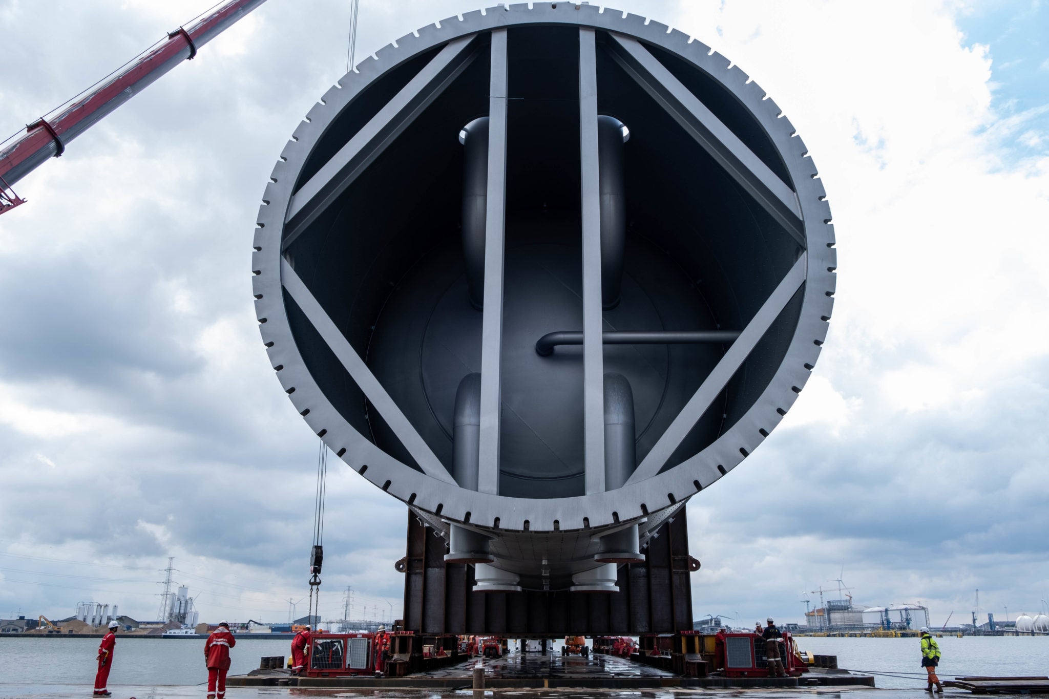 Massive distillation column delivered to Borealis' new PDH plant ...