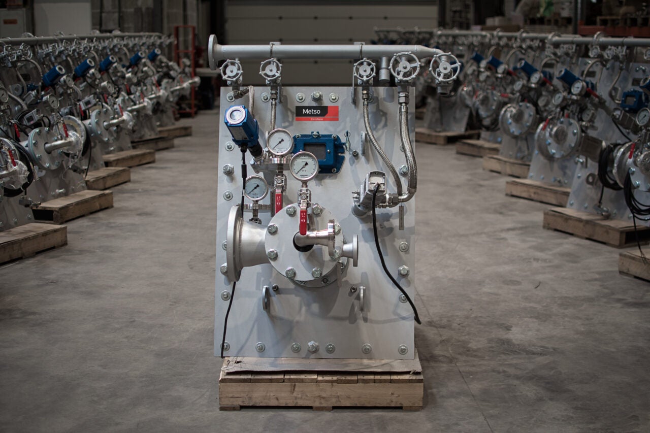 The first H2-fired low-NOx burner for traveling-grate pelletizing ...