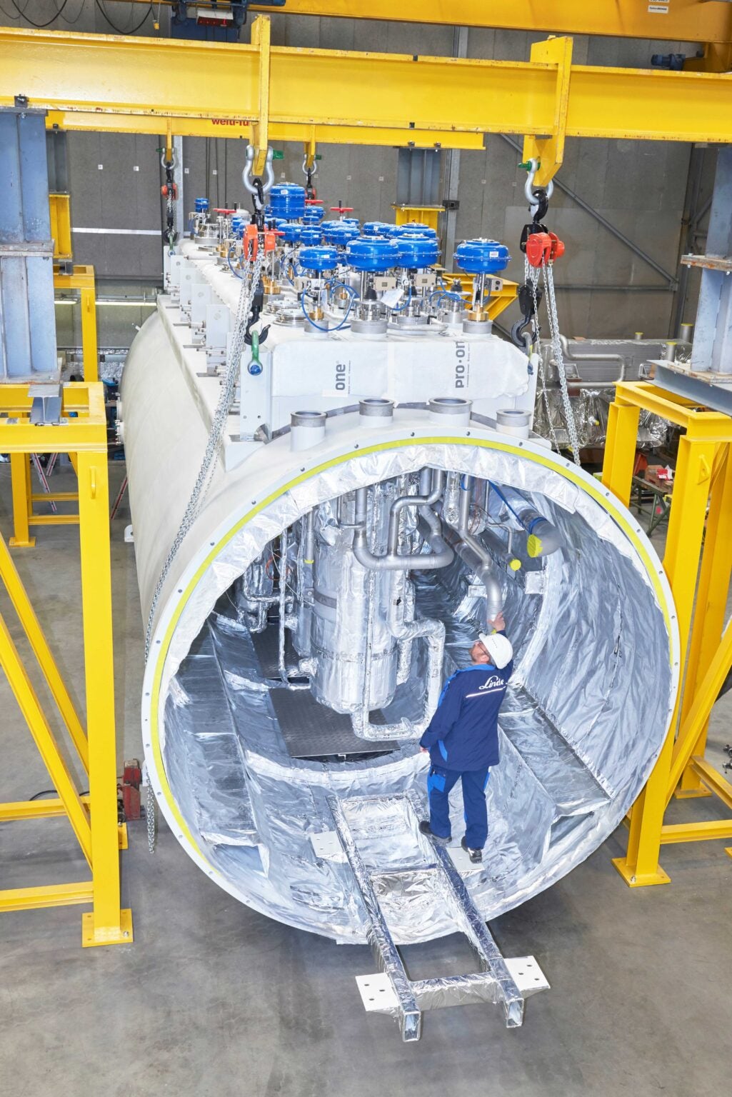 Linde and PsiQuantum: Cryogenic cooling for massive quantum computer ...