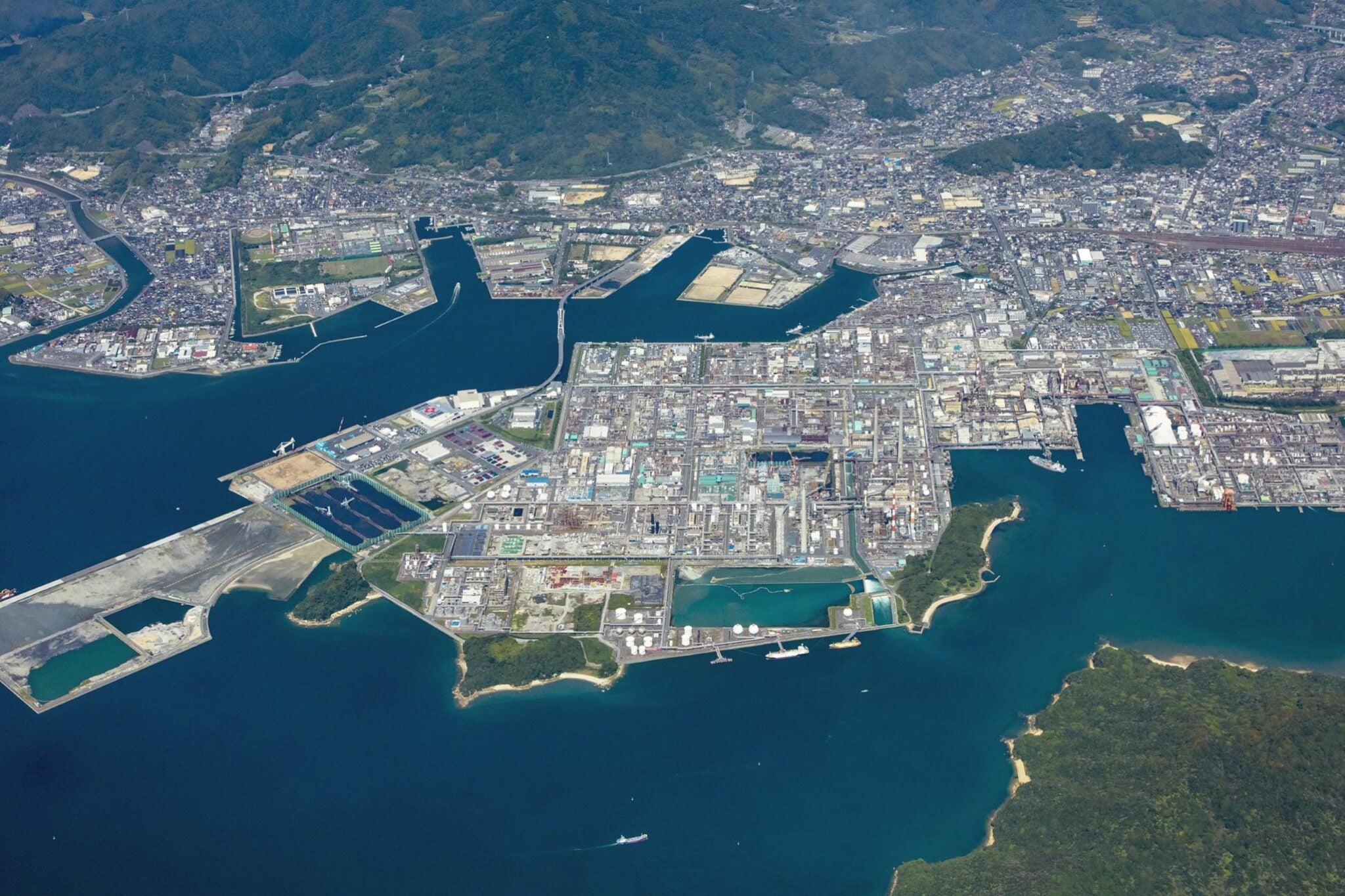 Tosoh to construct new chloroprene rubber plant in Japan - Chemical ...